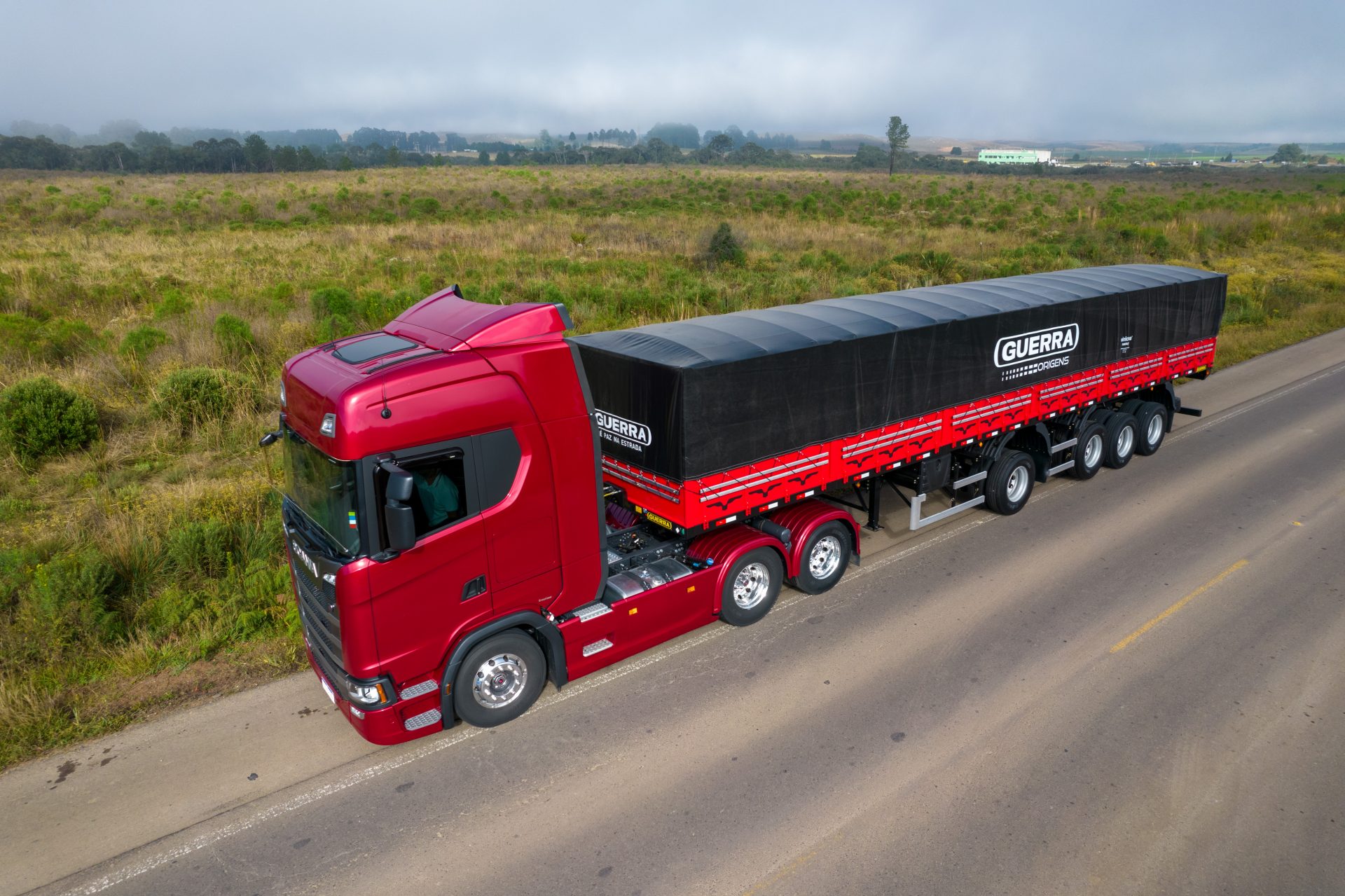 Rodofort e Guerra trazem Semirreboque Graneleiro com 4º eixo