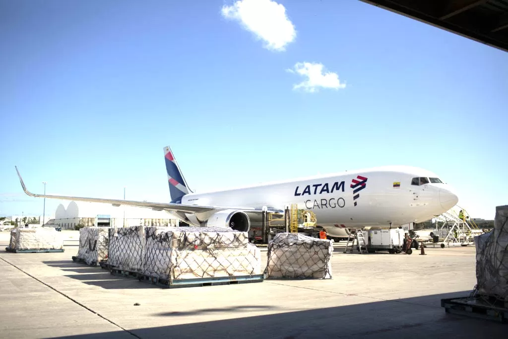 LATAM traz quatro novos serviços de carga para o Brasil - Frota&Cia