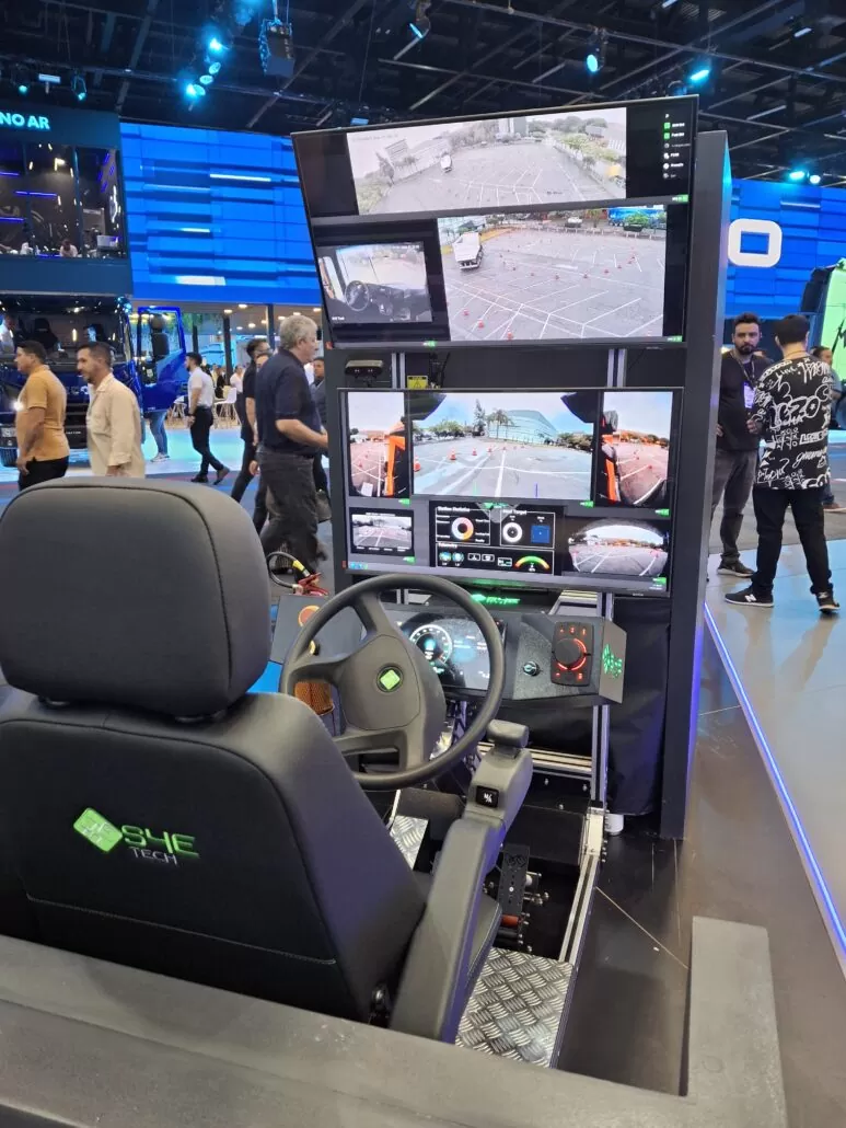Mercedes-Benz demonstra automação em estande | Frota&Cia