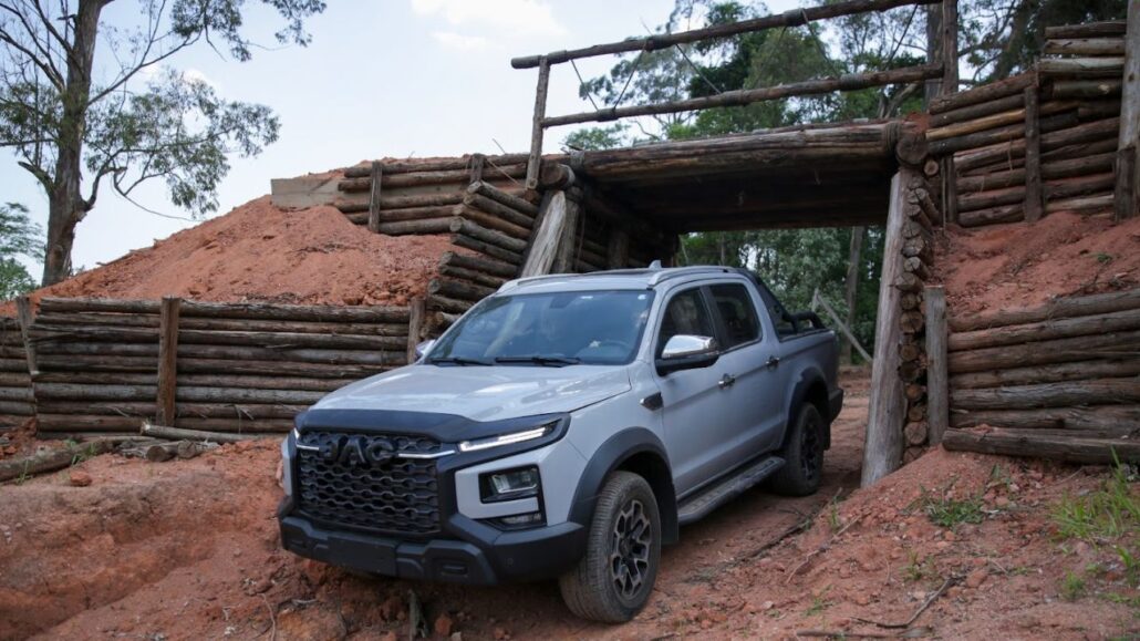 JAC lança a picape Hunter HD AT 4x4 no Brasil | Frota&Cia