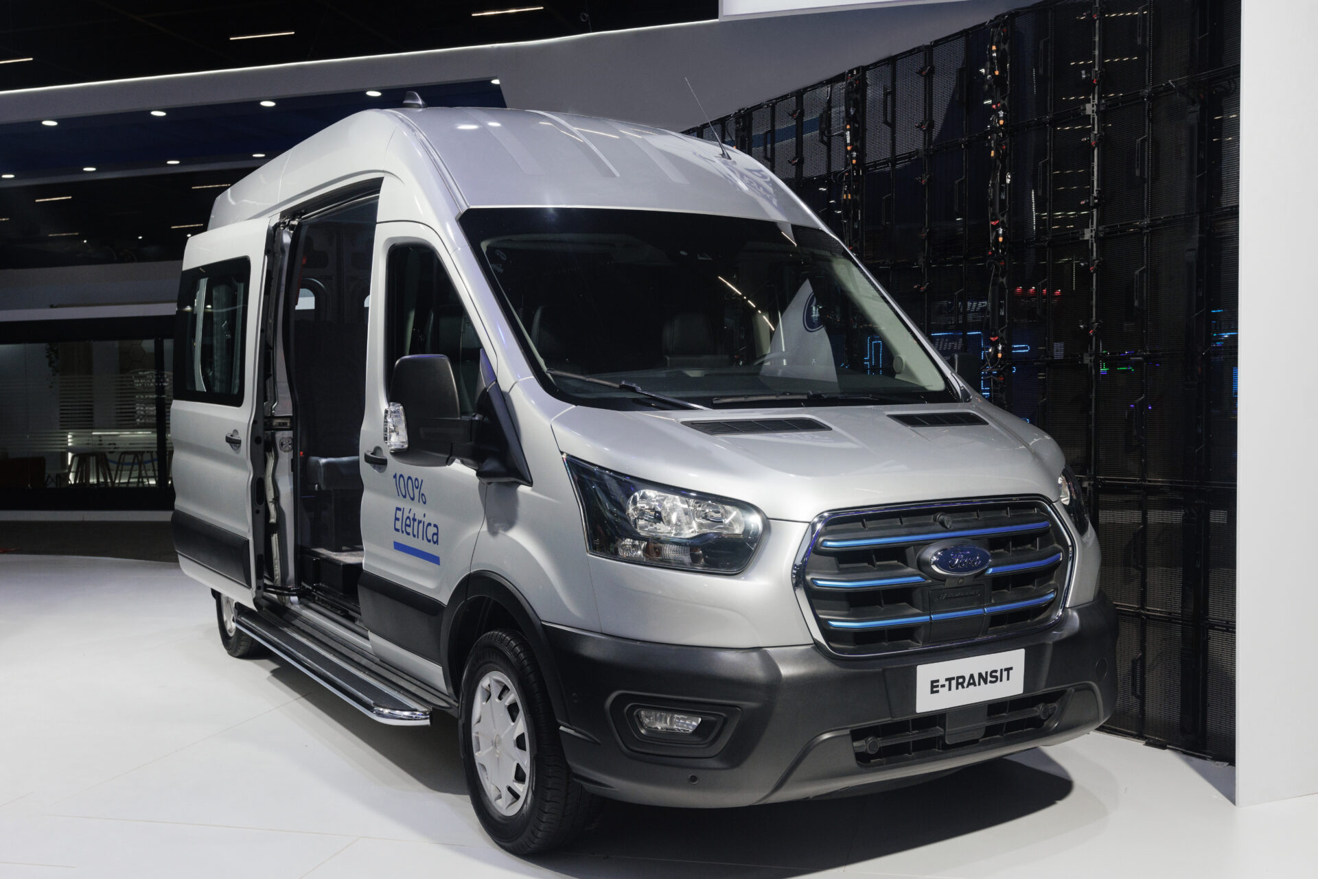 Ford apresenta novas versões da Transit - Frota&Cia