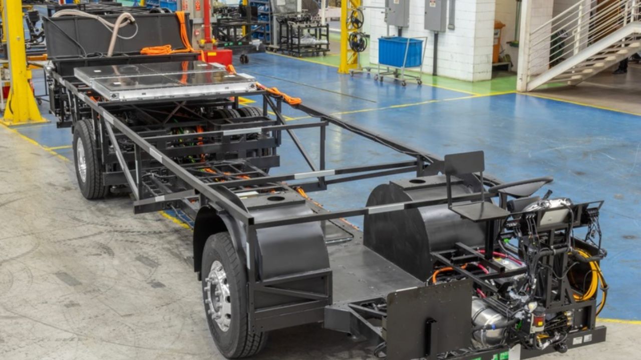 BYD lança primeiro chassi de ônibus elétrico midi para o Brasil